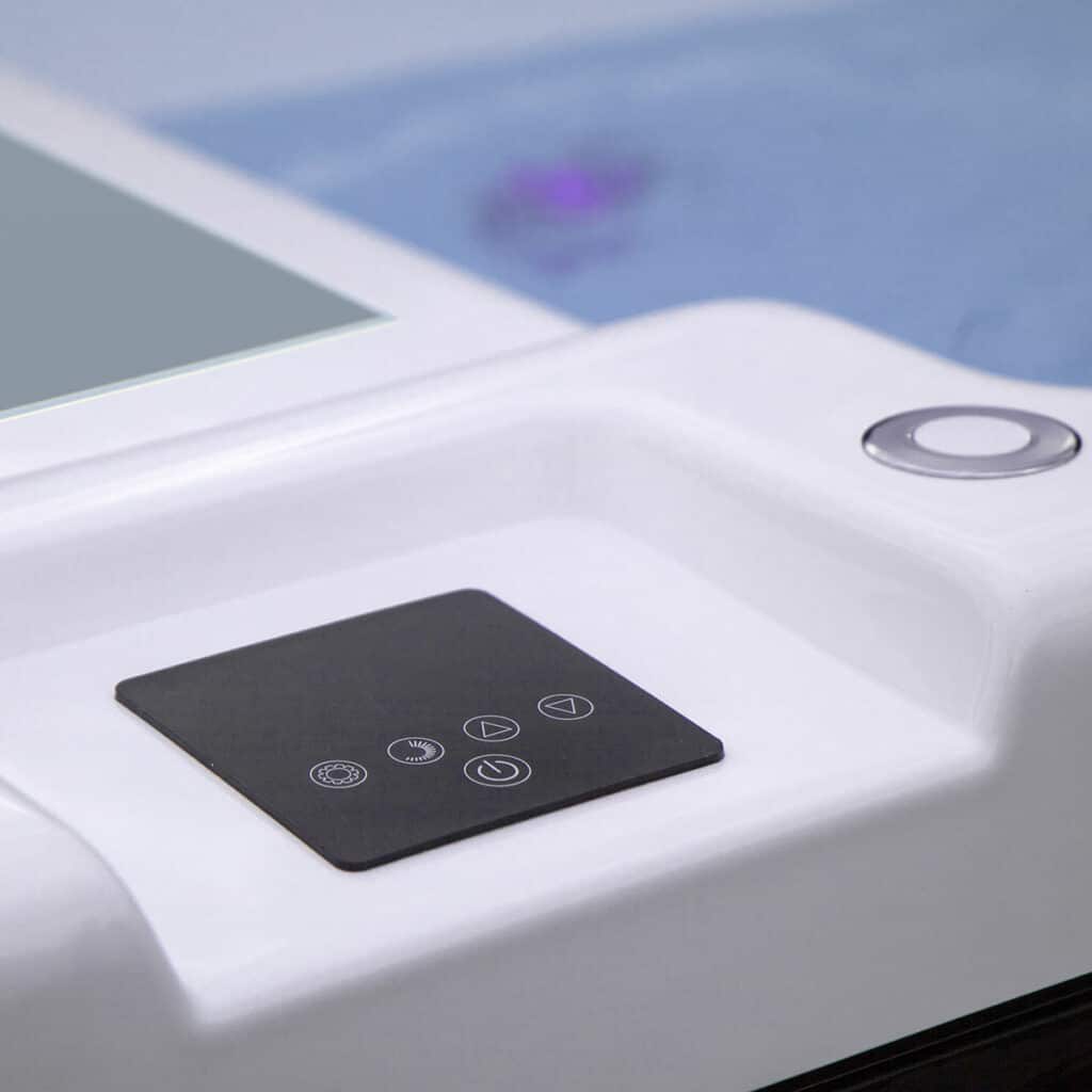 Iceland - Wellisspa cold plunge tub