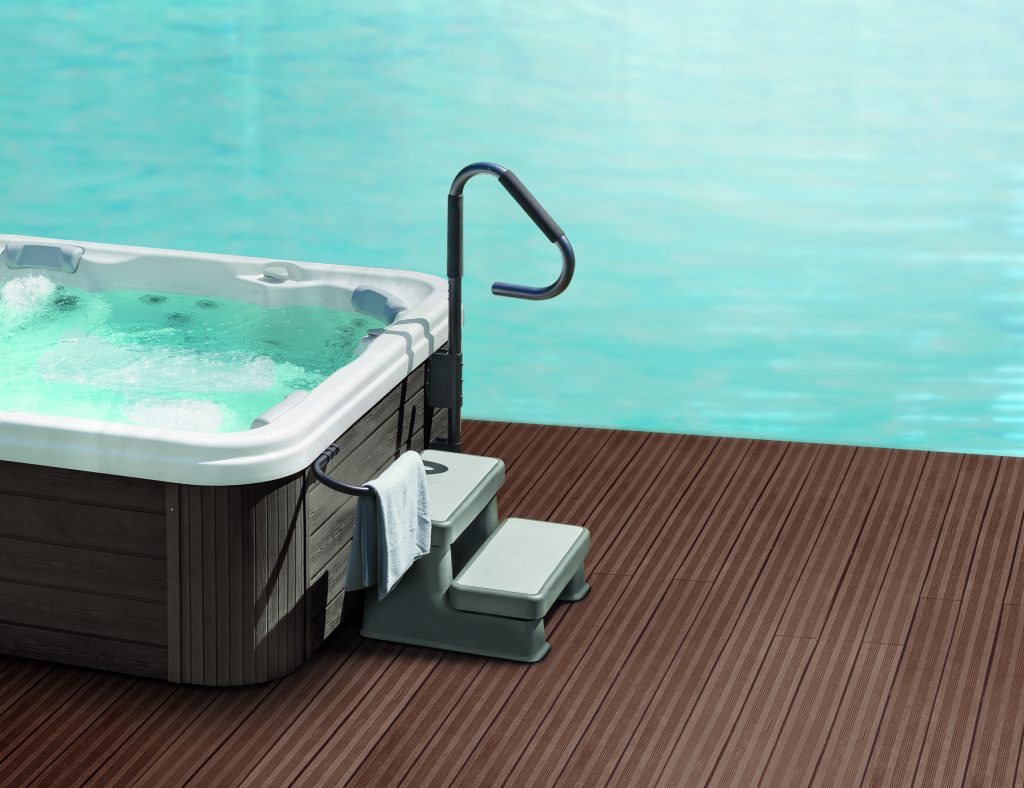 Hot tub steps - Wellisspa